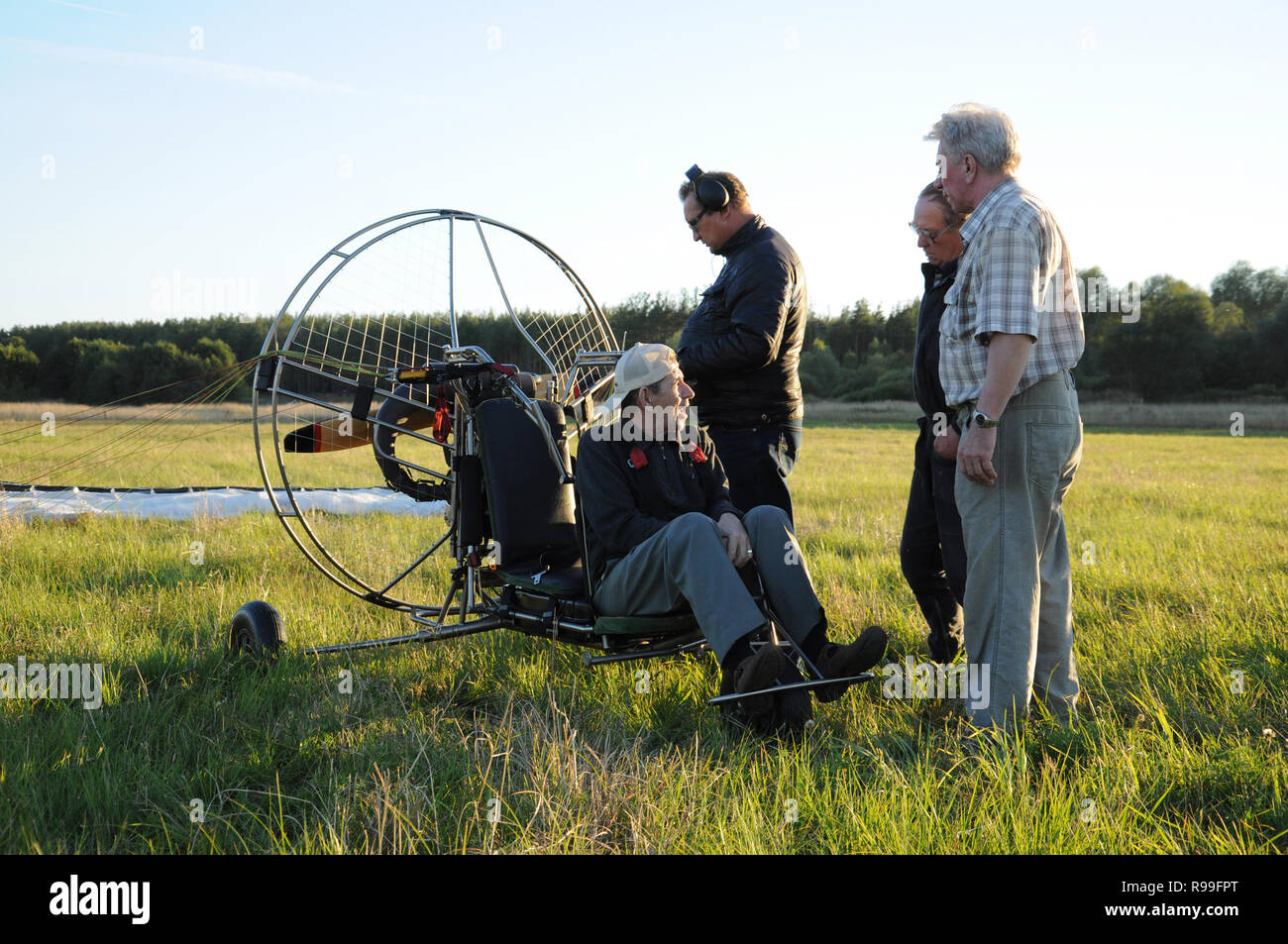 Elderly pilot hi-res stock photography and images - Alamy
