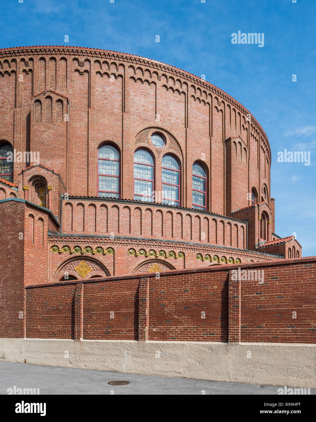 Moody bible institute hi-res stock photography and images - Alamy