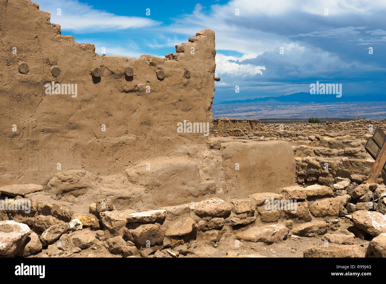 Adobe dwellings hi-res stock photography and images - Alamy