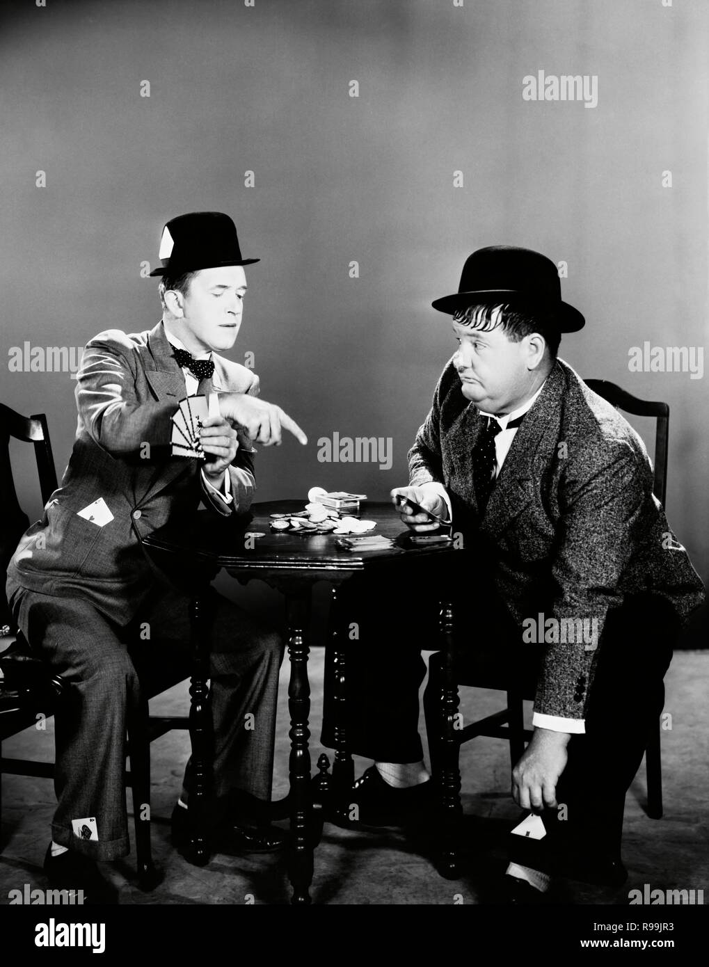 Stan laurel and oliver hardy 1930s hi-res stock photography and images ...