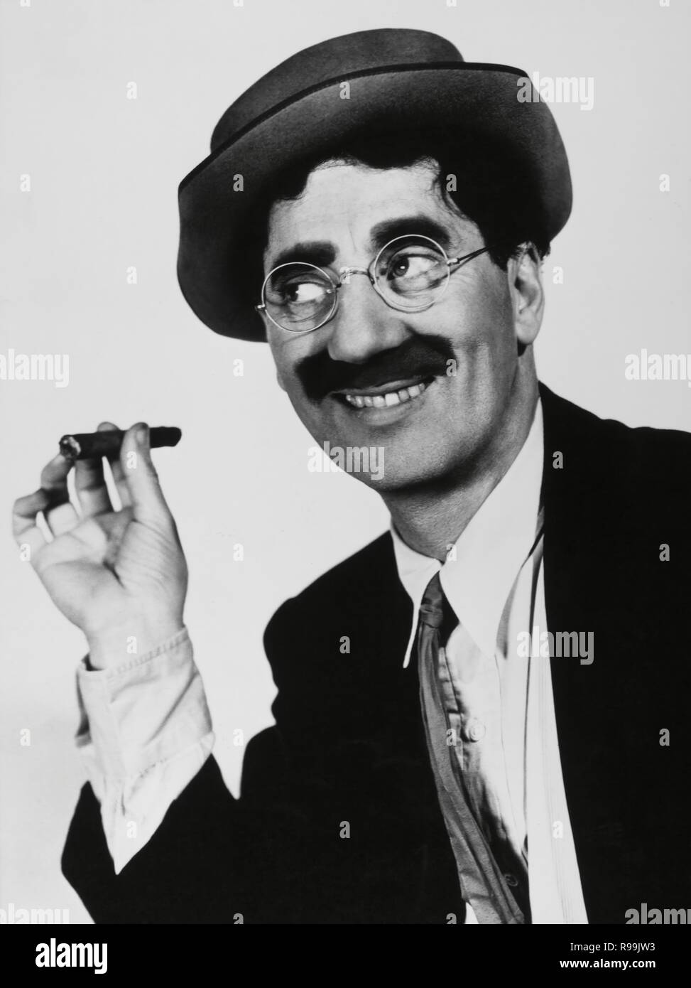 Groucho marx portrait hi-res stock photography and images - Alamy