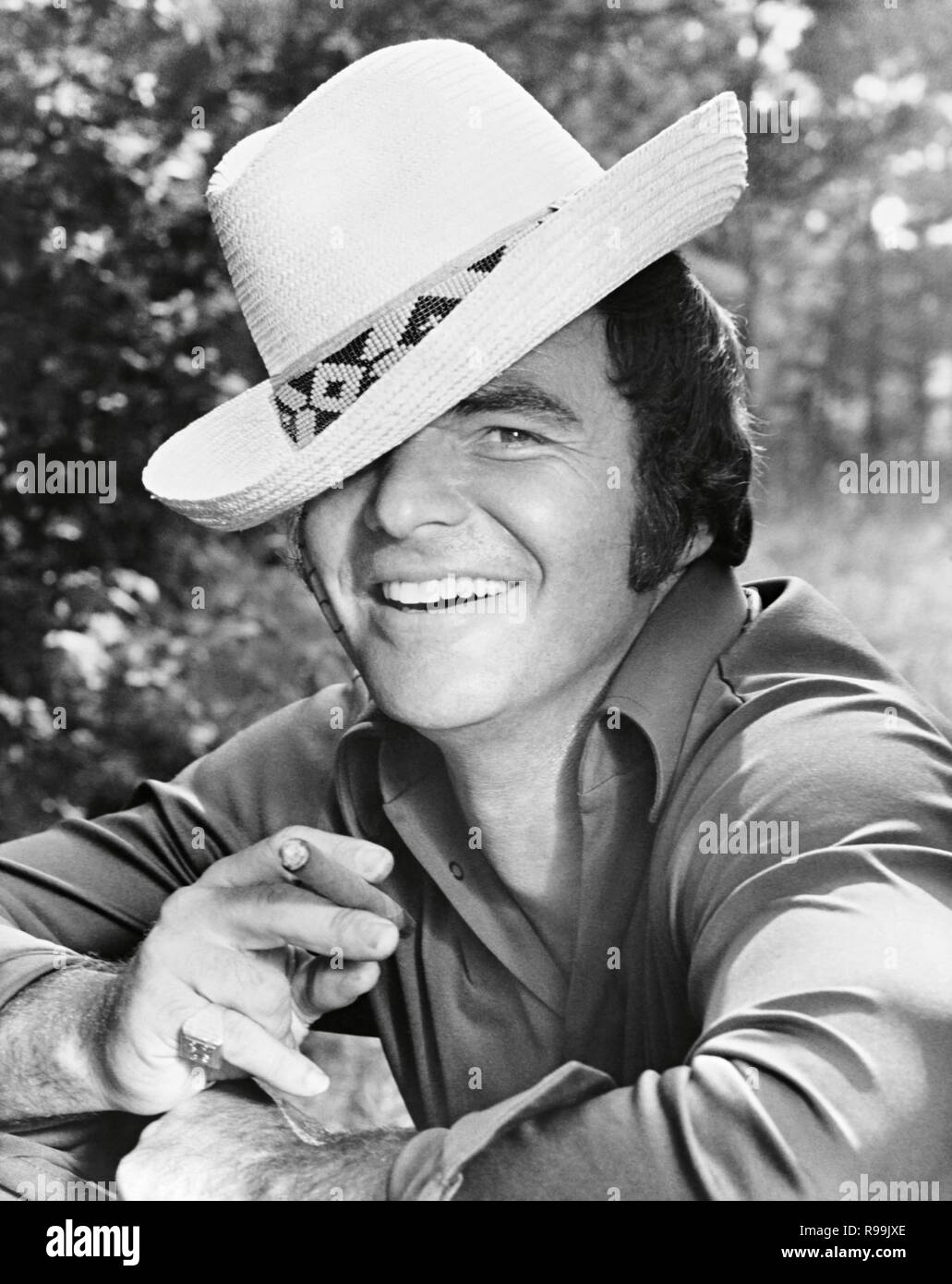 Burt reynolds portrait 1973 hi-res stock photography and images - Alamy