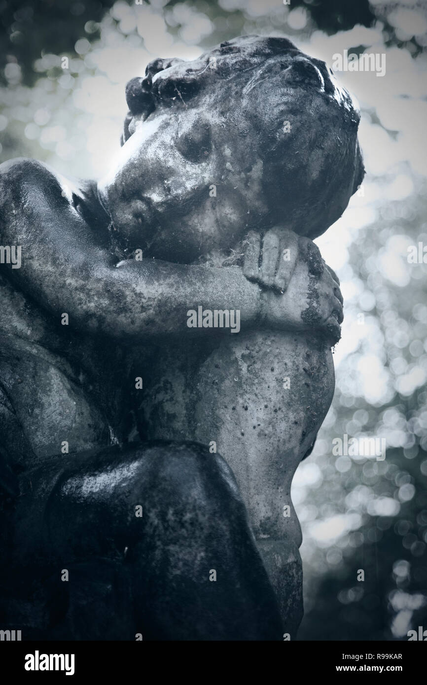 Sleeping cherub hi-res stock photography and images - Alamy