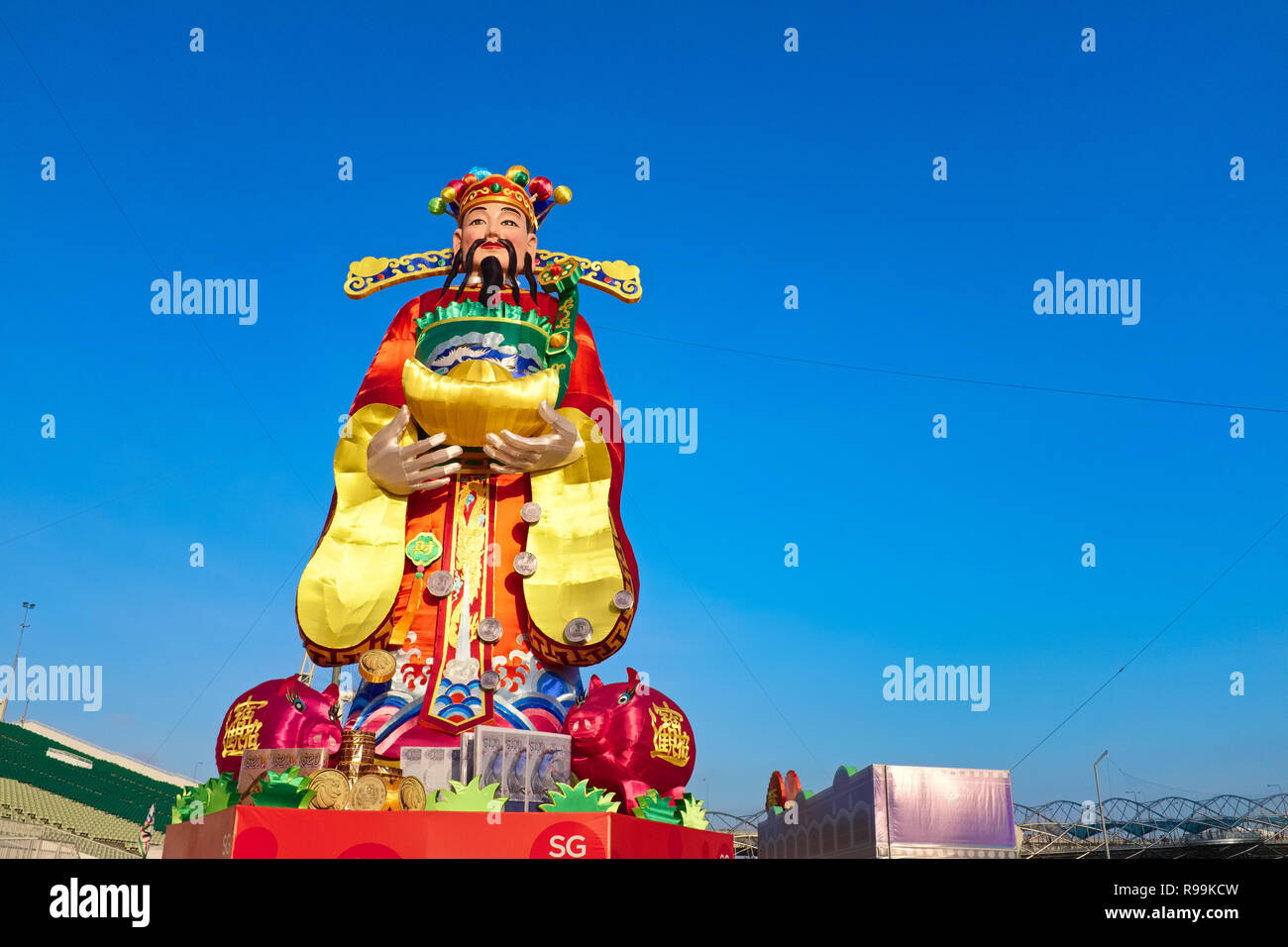 Good fortune chinese statue hi-res stock photography and images - Alamy