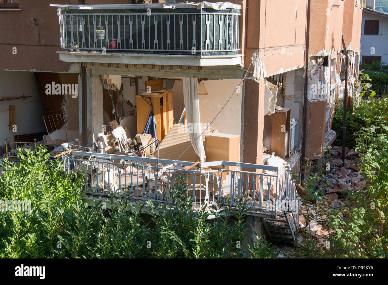 City destroyed by an earthquake Stock Photo - Alamy