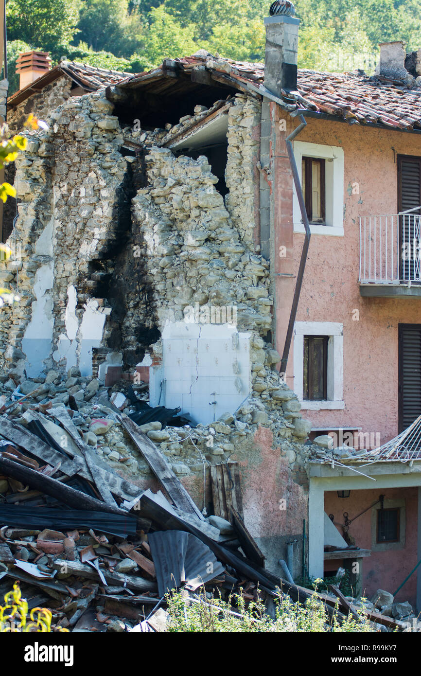 City destroyed by an earthquake Stock Photo - Alamy