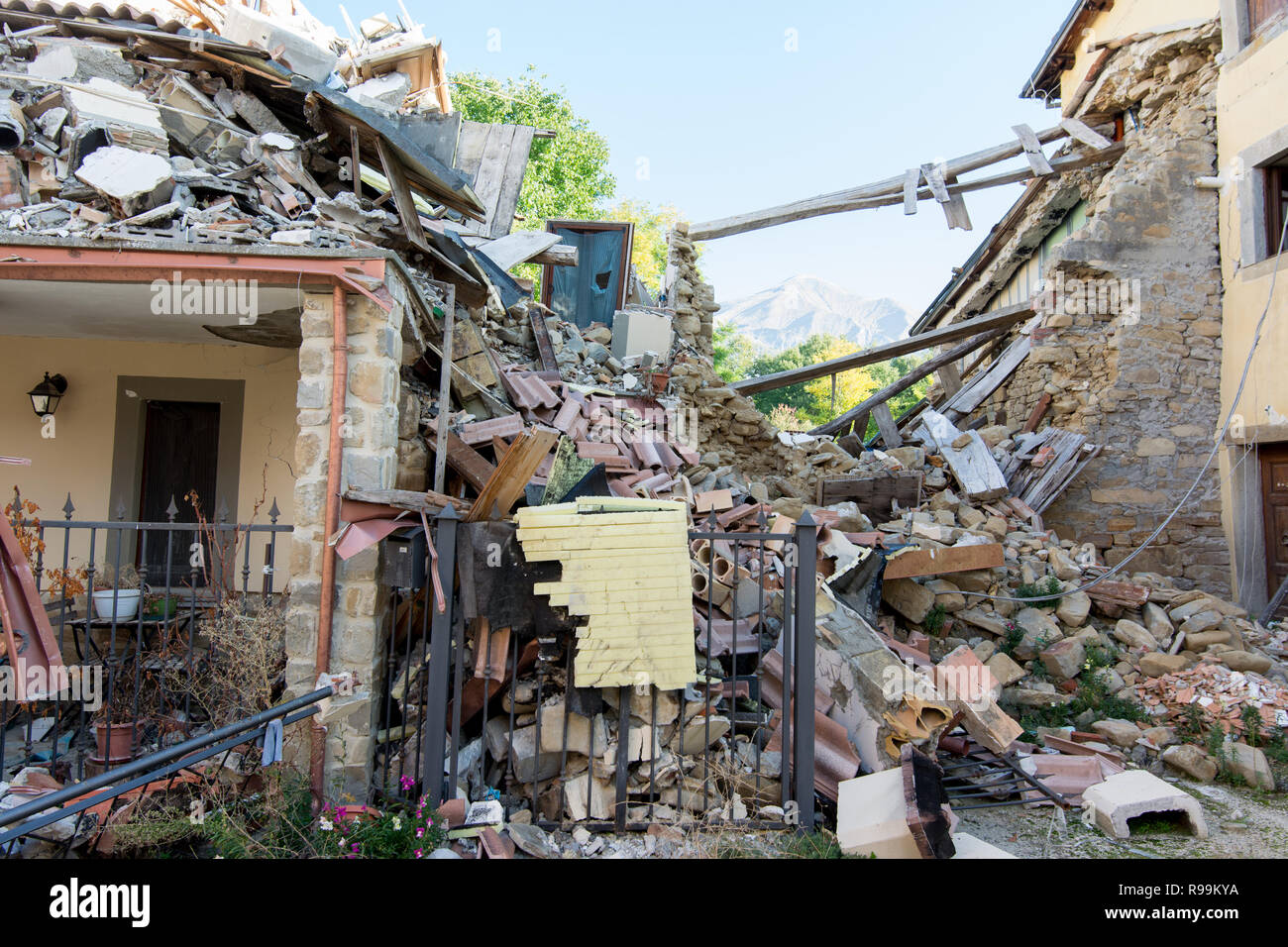 City destroyed by an earthquake Stock Photo - Alamy