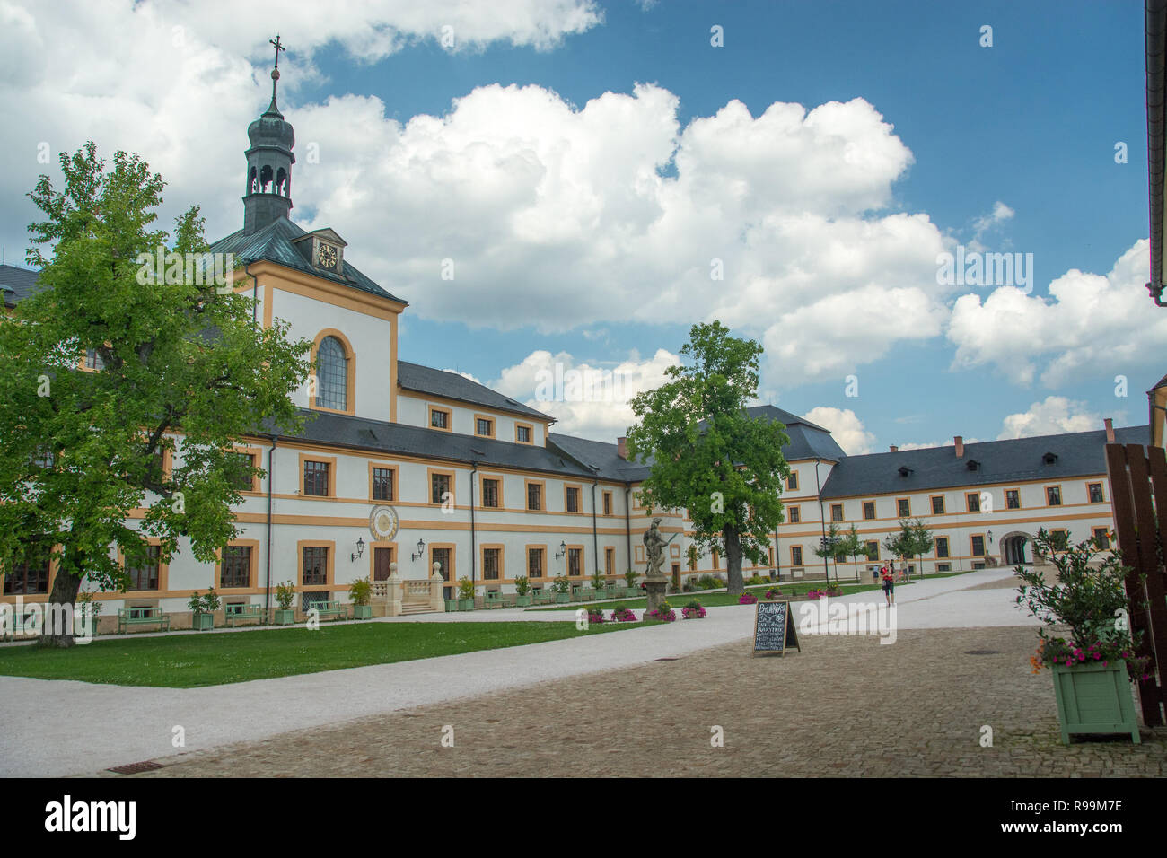 Kuks braun hi-res stock photography and images - Alamy