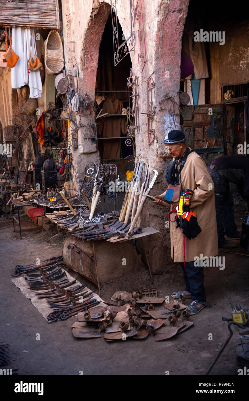 African traditional tools hi-res stock photography and images - Alamy
