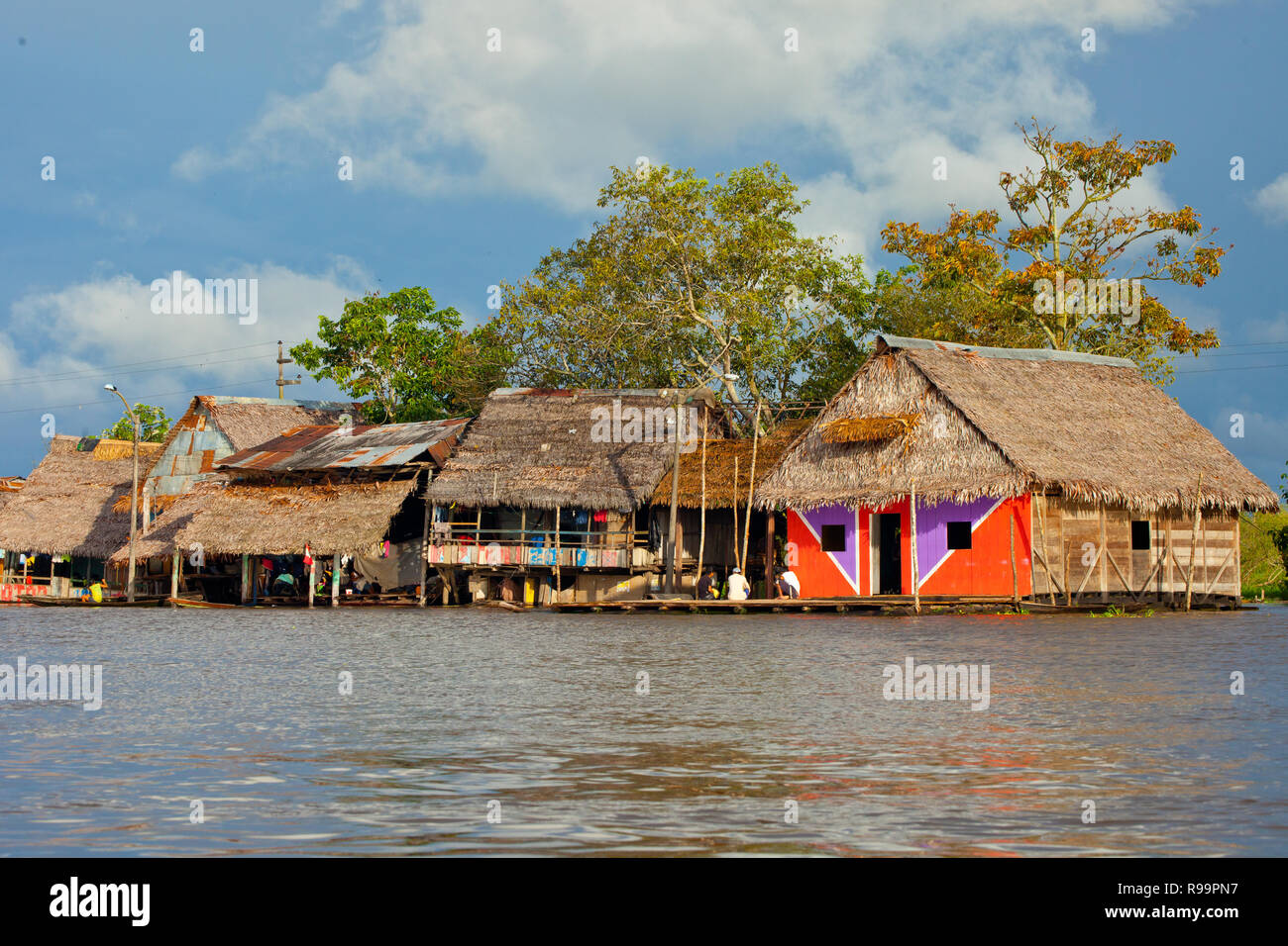 Floating houses amazon hi-res stock photography and images - Alamy
