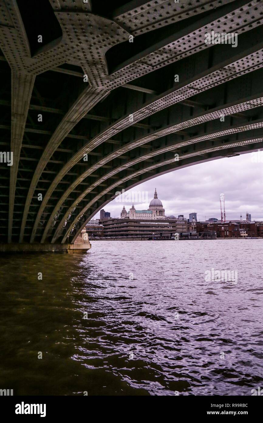Under the arches of london bridge hi-res stock photography and images ...