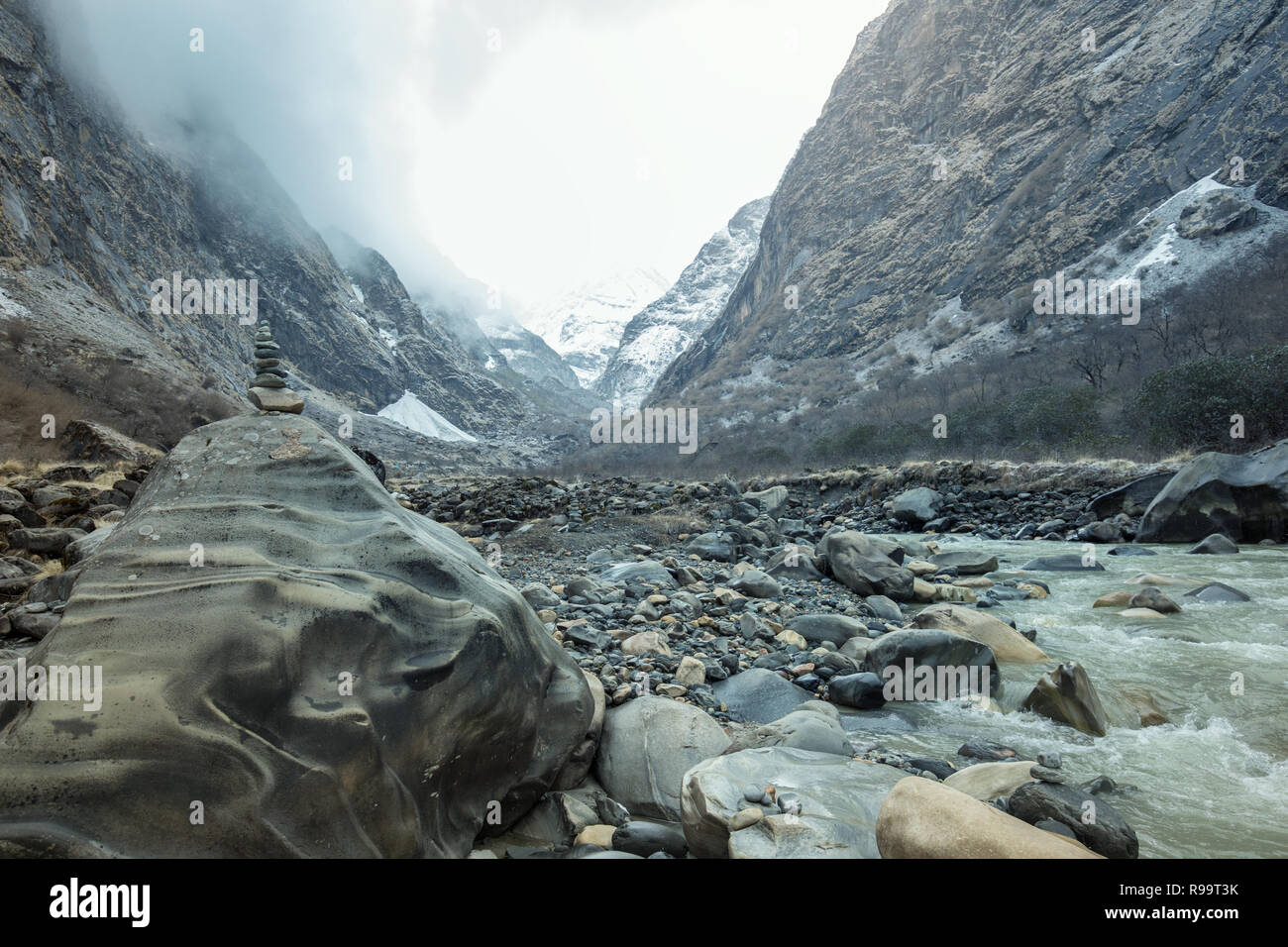 Himalayan gorge hi-res stock photography and images - Alamy