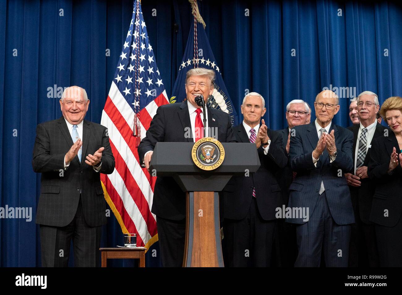 Donald trump signing ceremony hi-res stock photography and images - Alamy