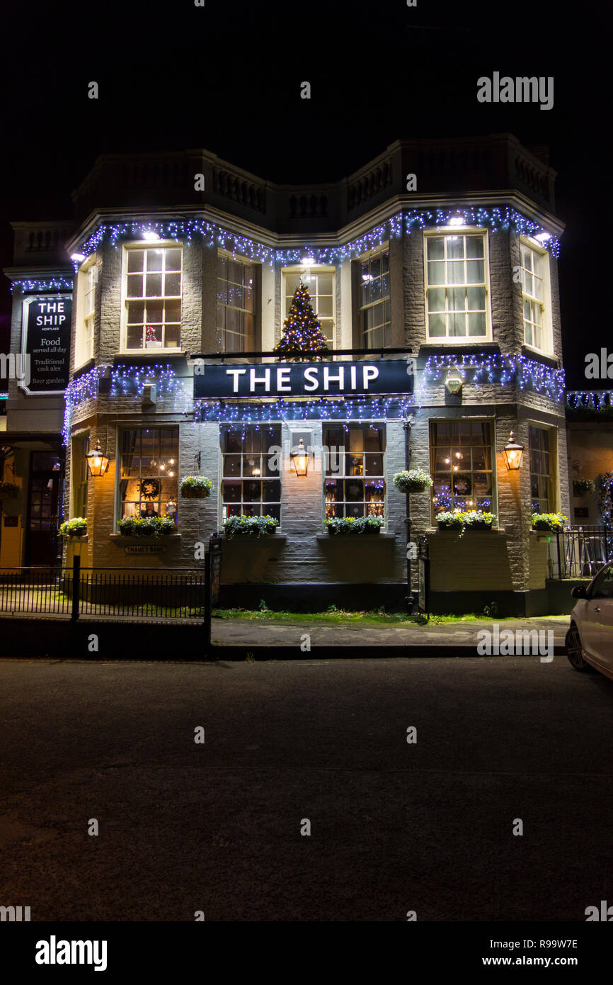 London Pub Exterior Night High Resolution Stock Photography and Images ...