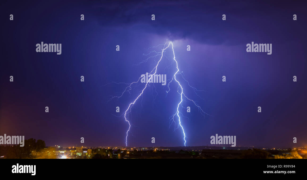 Large Lightning Strike from cloud to ground in Johannesburg South ...