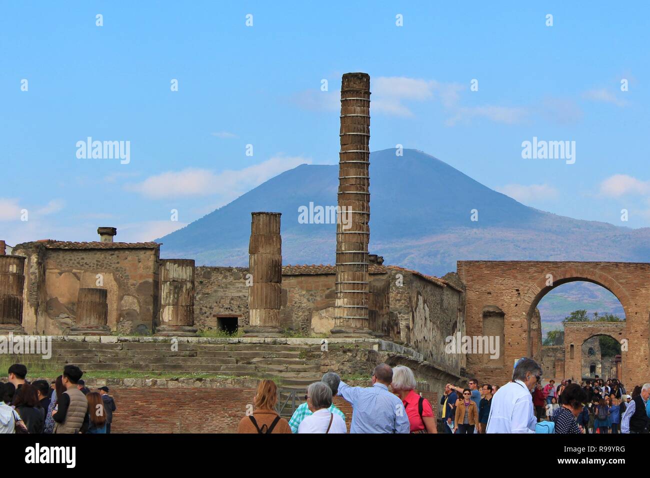 Visitors sightseeing hi-res stock photography and images - Alamy