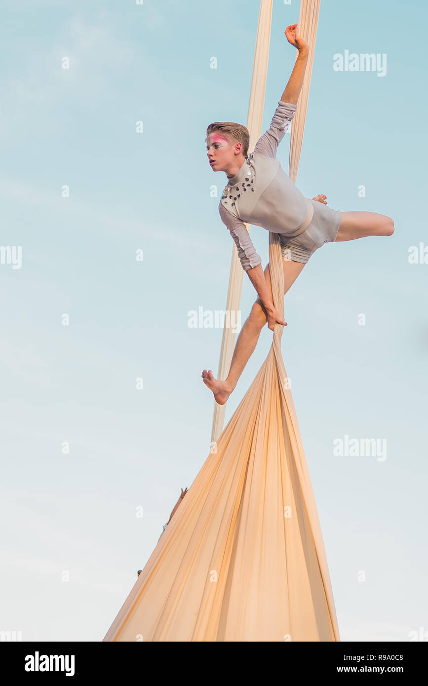 Acrobatics in park hi-res stock photography and images - Alamy