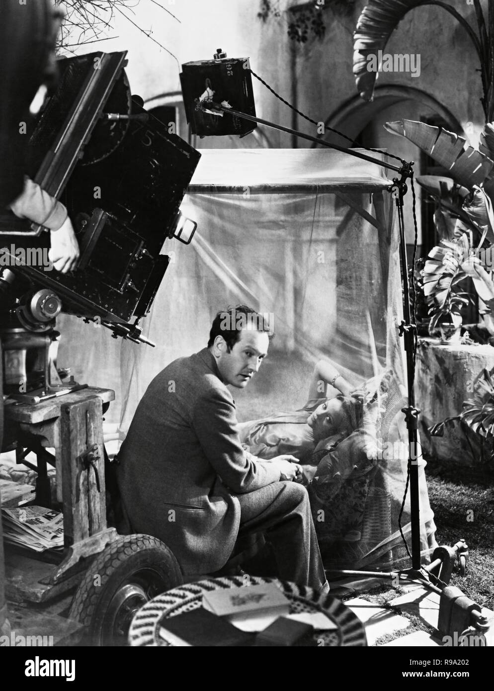 Thunder below 1932 hi-res stock photography and images - Alamy