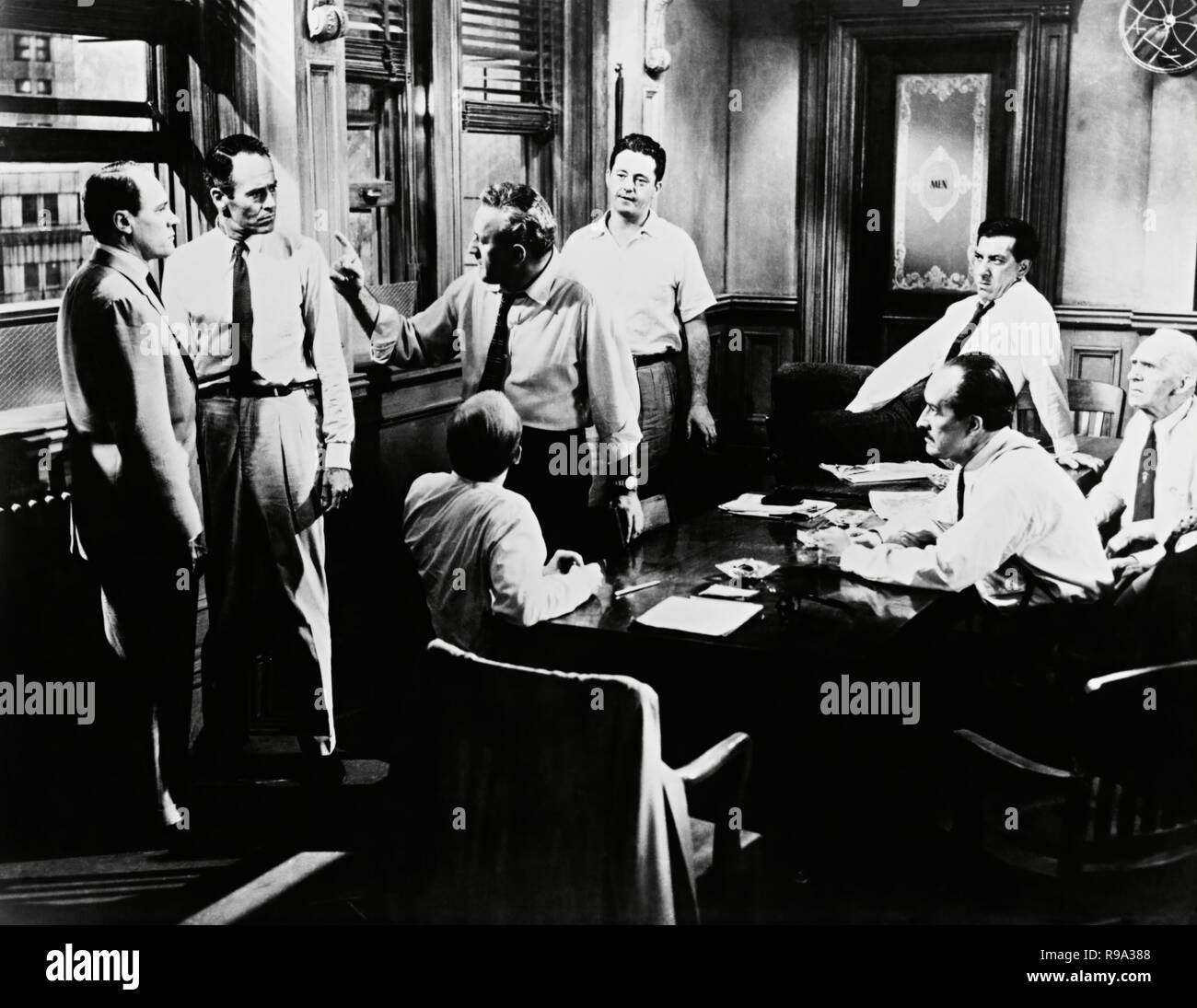 Lee cobb 12 angry men 1957 hi-res stock photography and images - Alamy