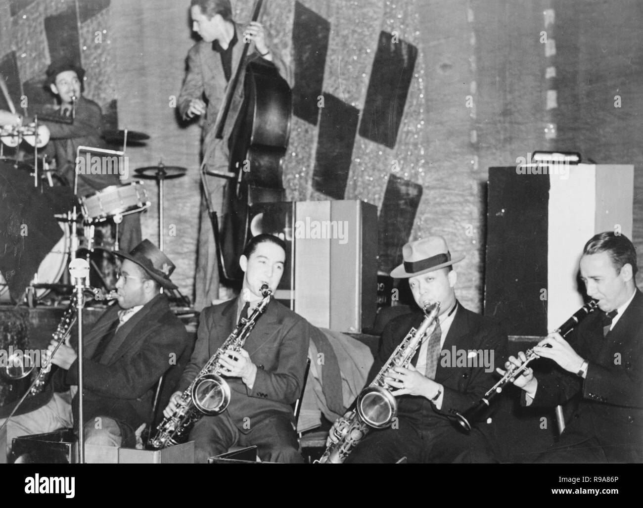 Ray Bauduc, Herschel Evans, Bob Haggard, Eddie Miller, Lester Young ...