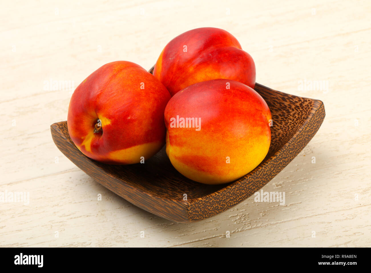 Ripe Nectarines heap Stock Photo - Alamy