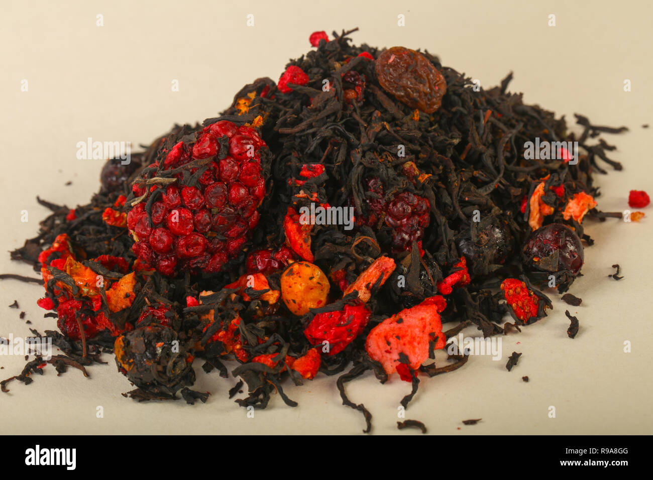 Aroma tea heap with fruit, berries and herbs Stock Photo - Alamy