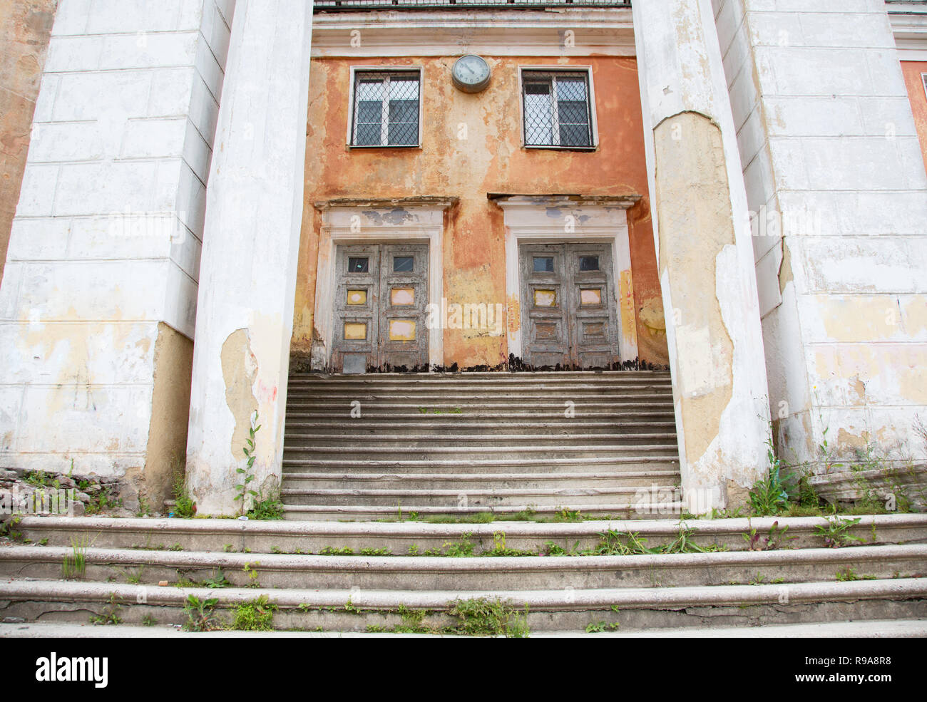 old damaged building with columns and steps Stock Photo - Alamy