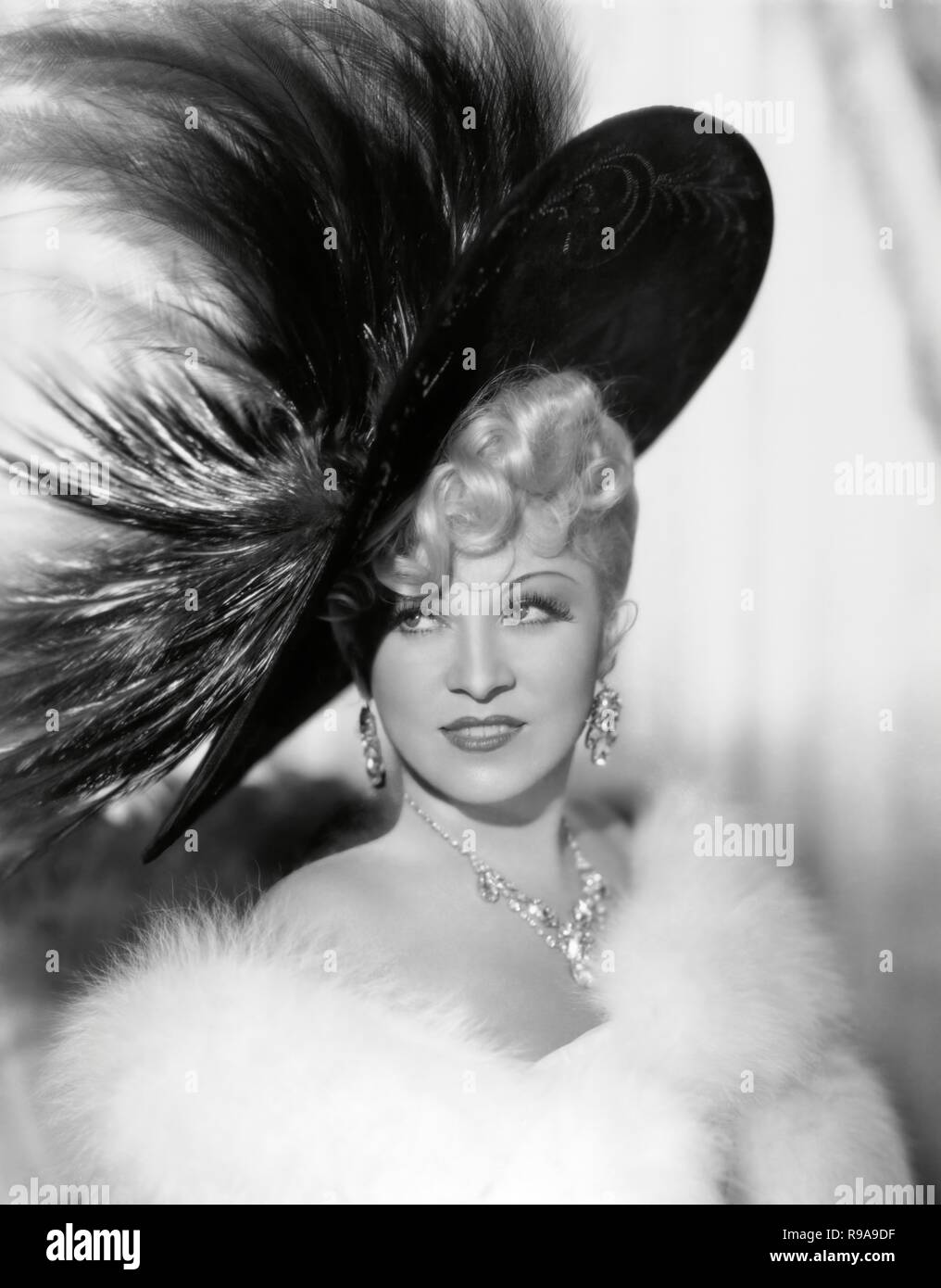 Mae west 1930s hi-res stock photography and images - Alamy