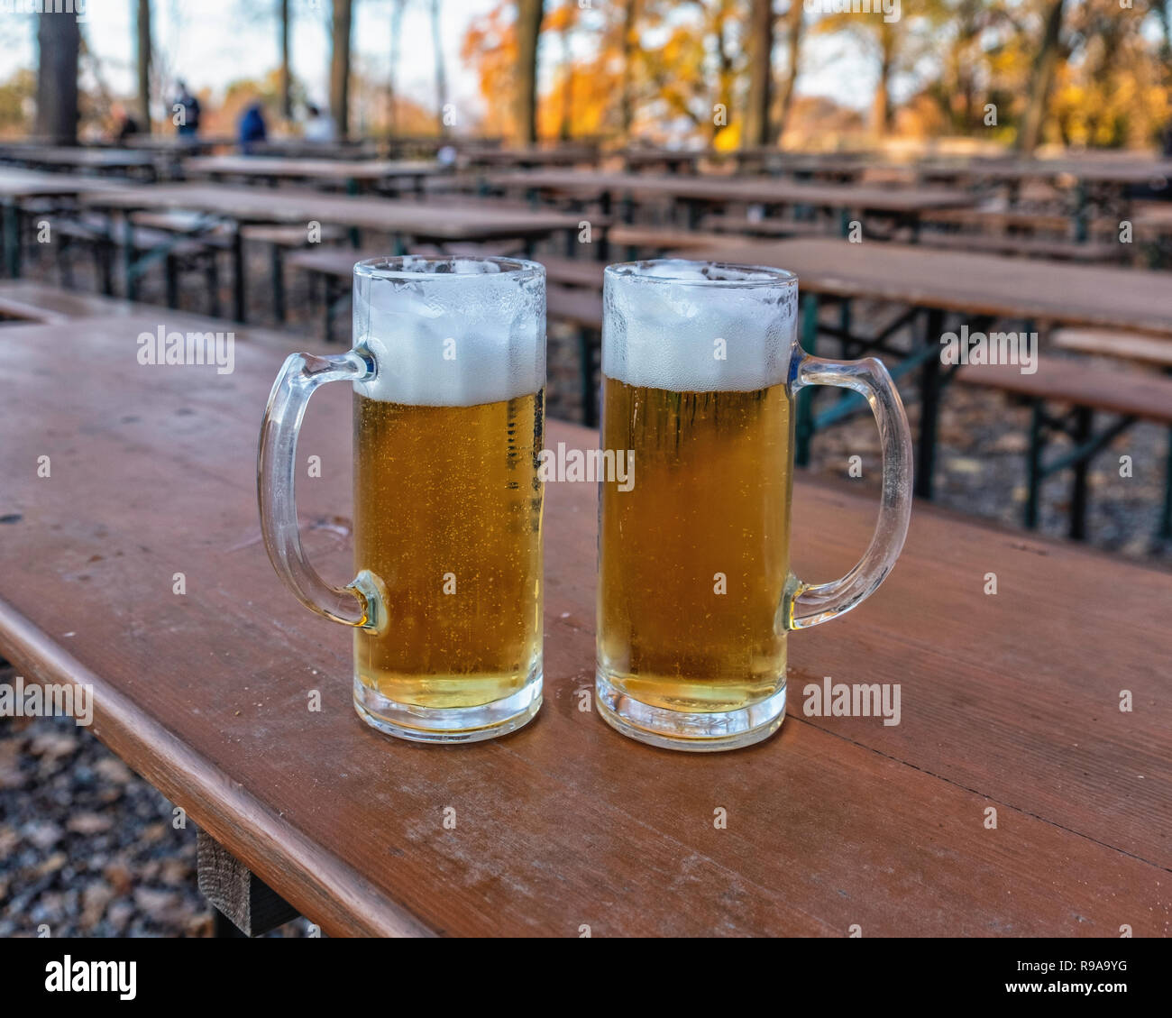 Empty beer tables in garden hi-res stock photography and images - Alamy