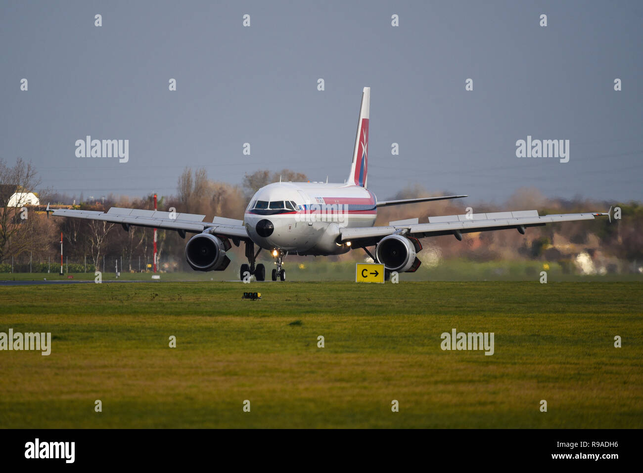 Easyjet a320 malta hi-res stock photography and images - Alamy