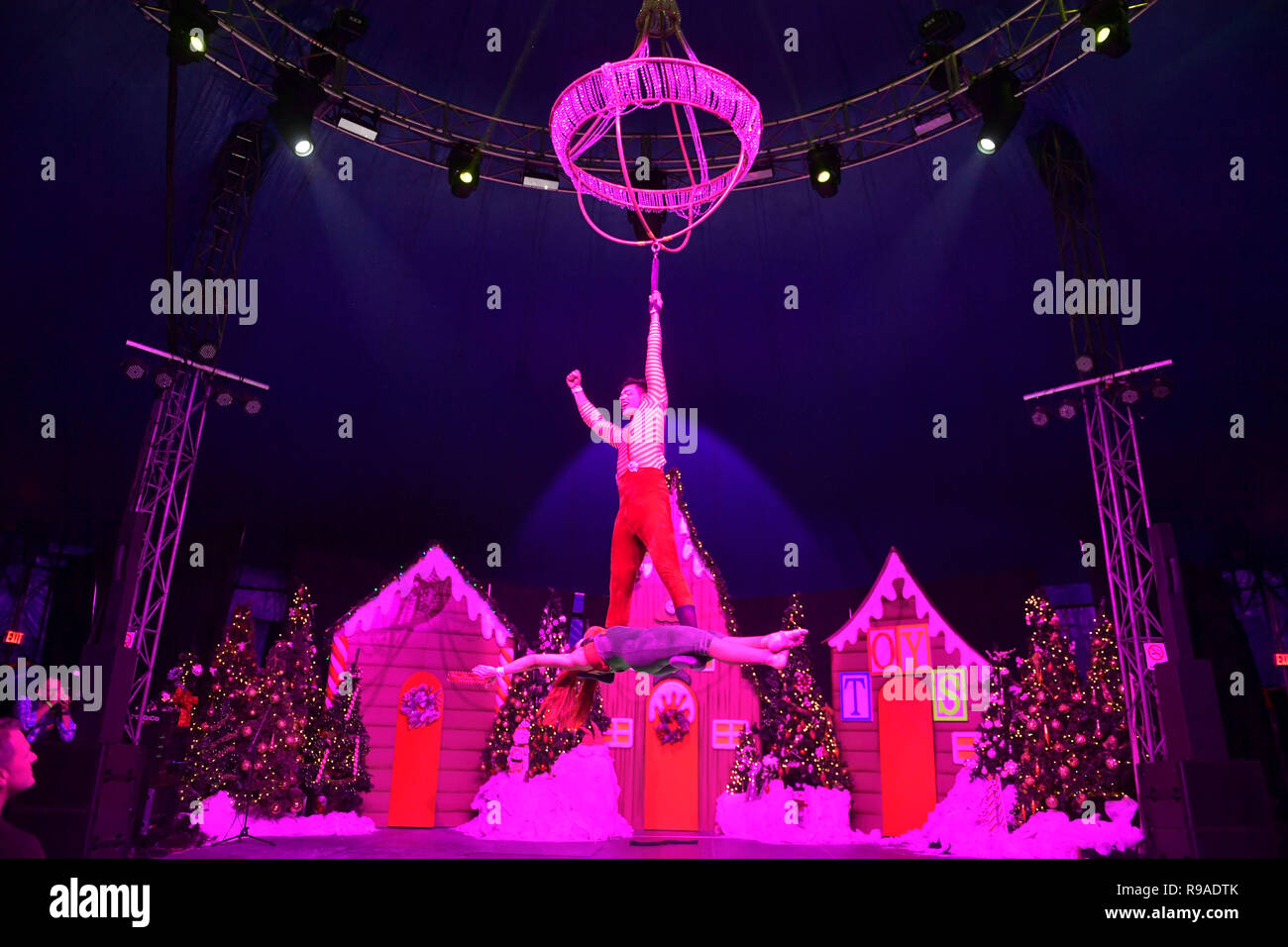 Santas circus hi-res stock photography and images - Alamy