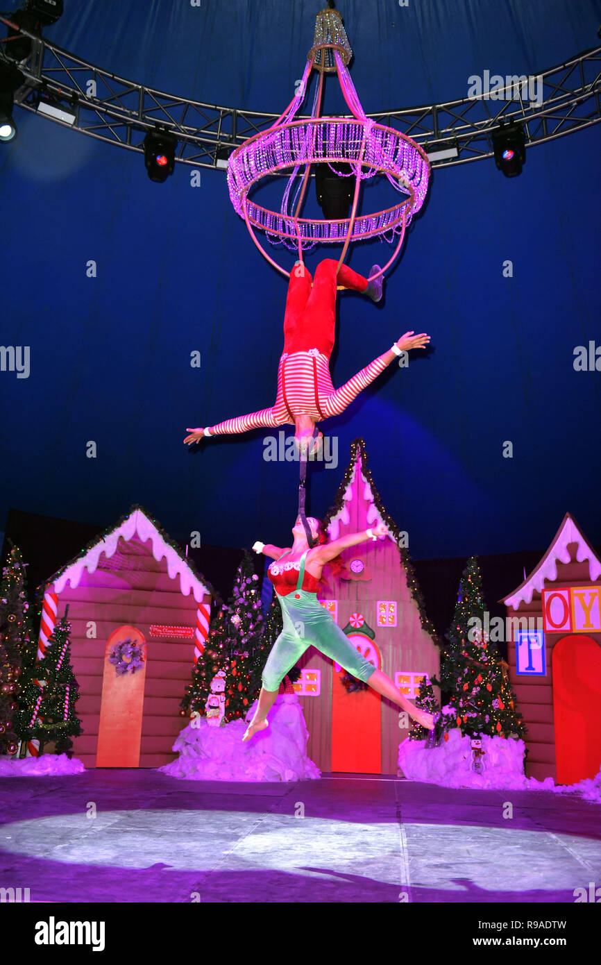 Santas circus hi-res stock photography and images - Alamy