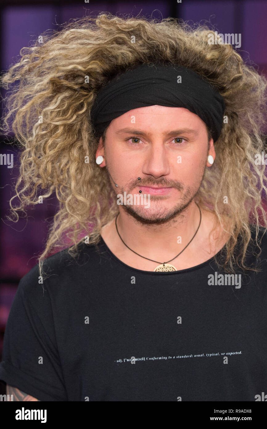 Cologne, Deutschland. 20th Dec, 2018. Tom BELZ, mountaineer despite ...