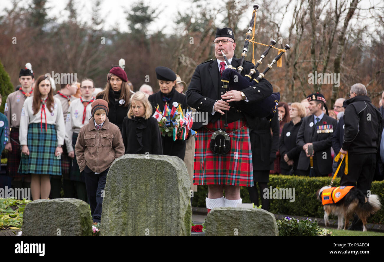 Lockerbie, Scotland, UK. 21st December, 2018. Victoria Cummock (with ...