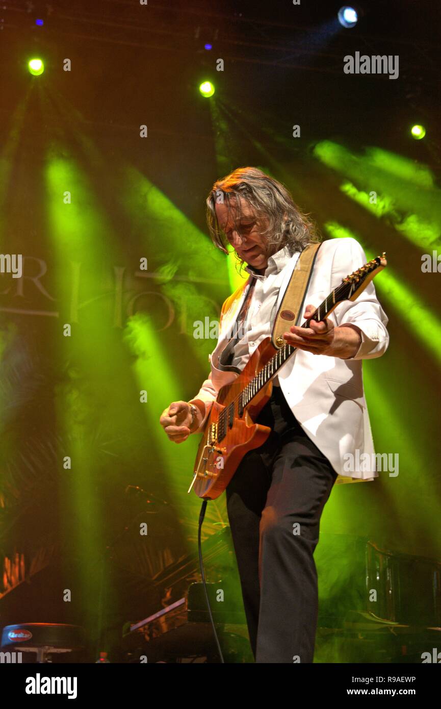 Englishman in eighties hi-res stock photography and images - Alamy