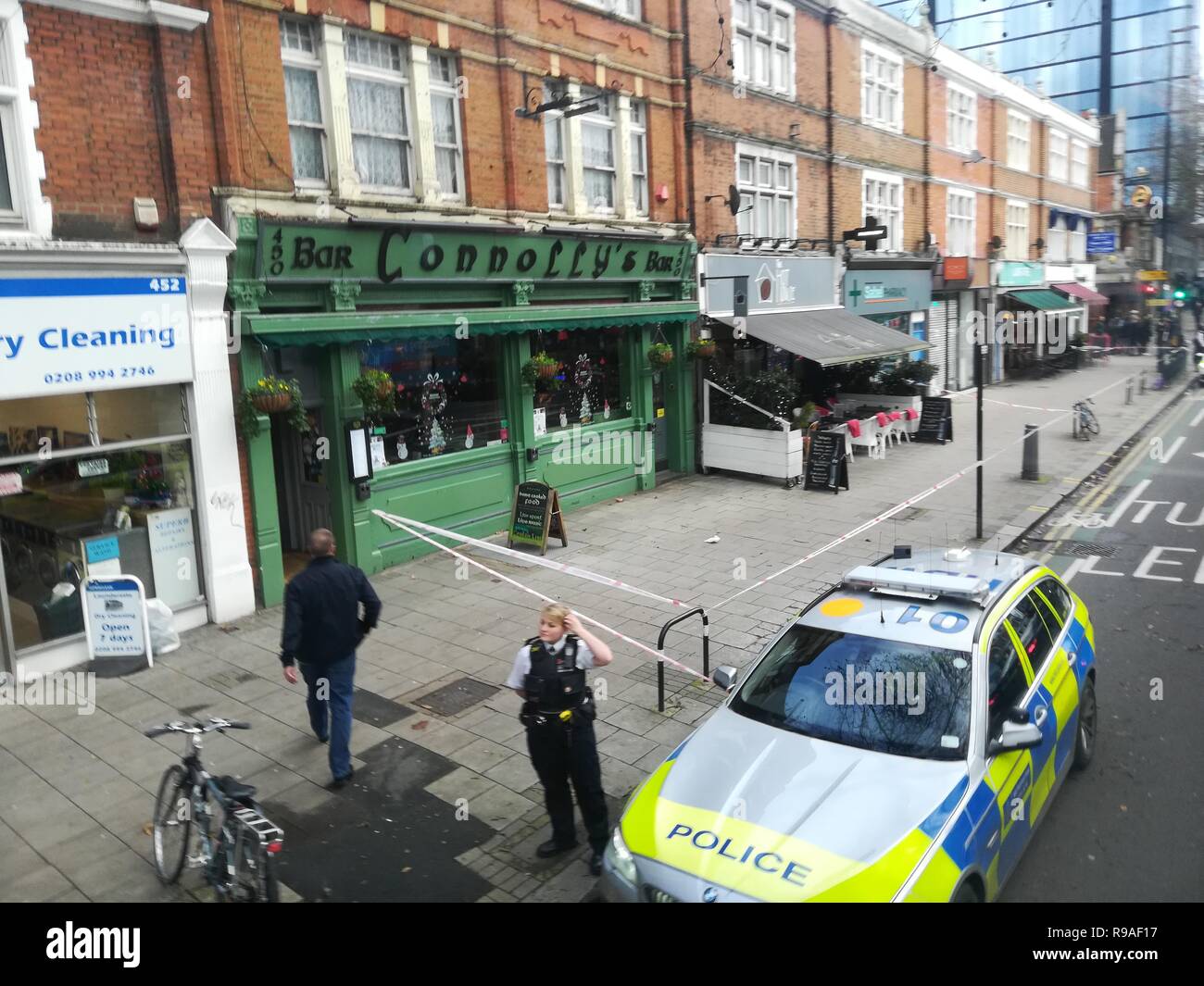 Chiswick high street cafe hi-res stock photography and images - Alamy
