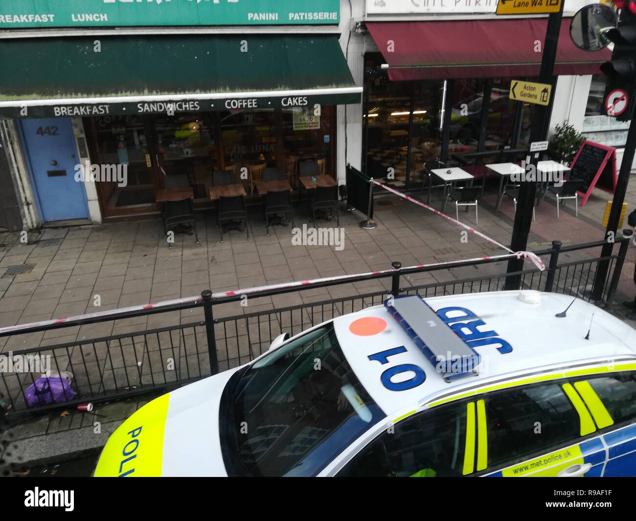Chiswick high street cafe hi-res stock photography and images - Alamy