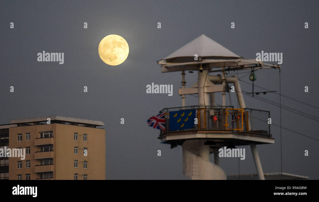 Beautiful full moon hi-res stock photography and images - Alamy