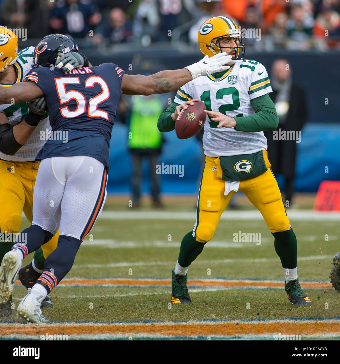 Khalil mack green bay hi-res stock photography and images - Alamy