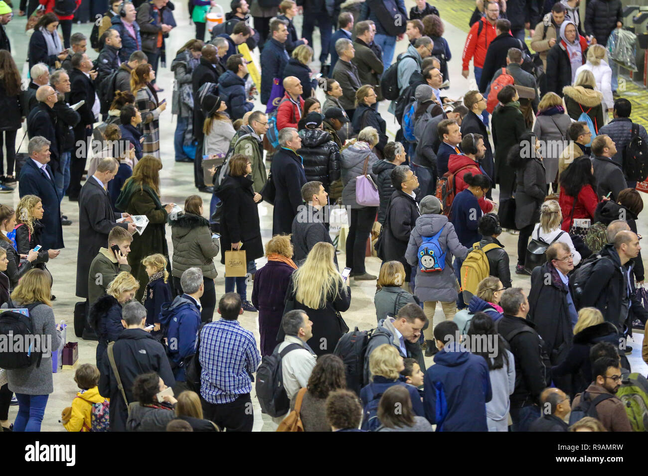 Packed trains hi-res stock photography and images - Alamy