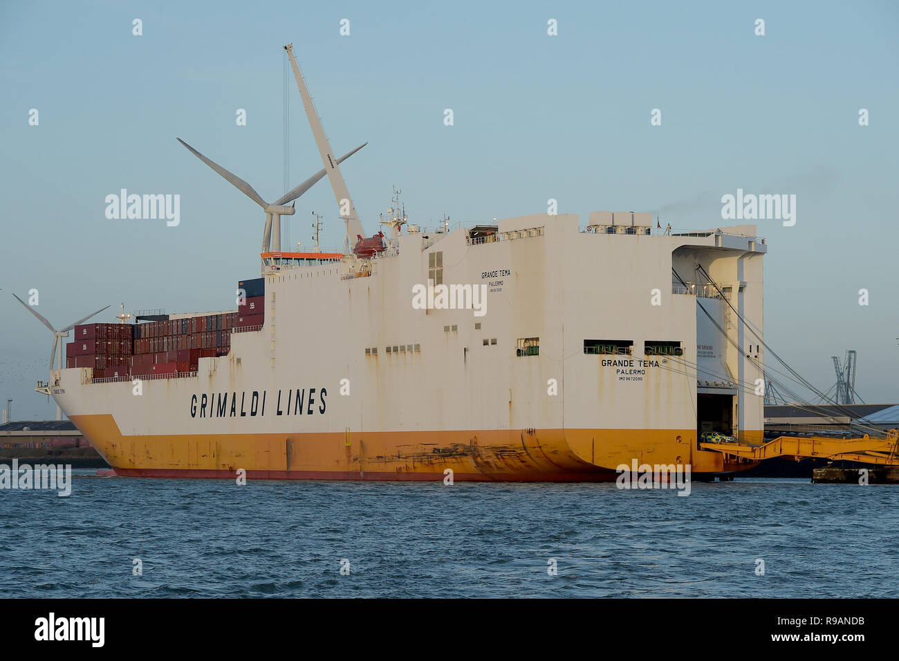 Sbs special boat service hi-res stock photography and images - Alamy