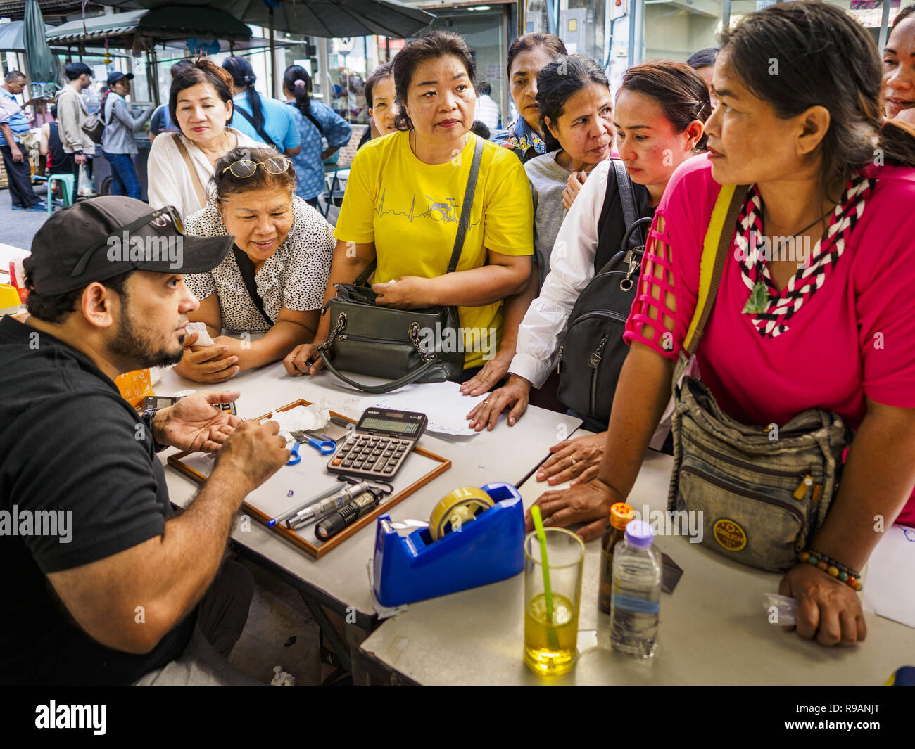 Thai gem stones hi-res stock photography and images - Alamy