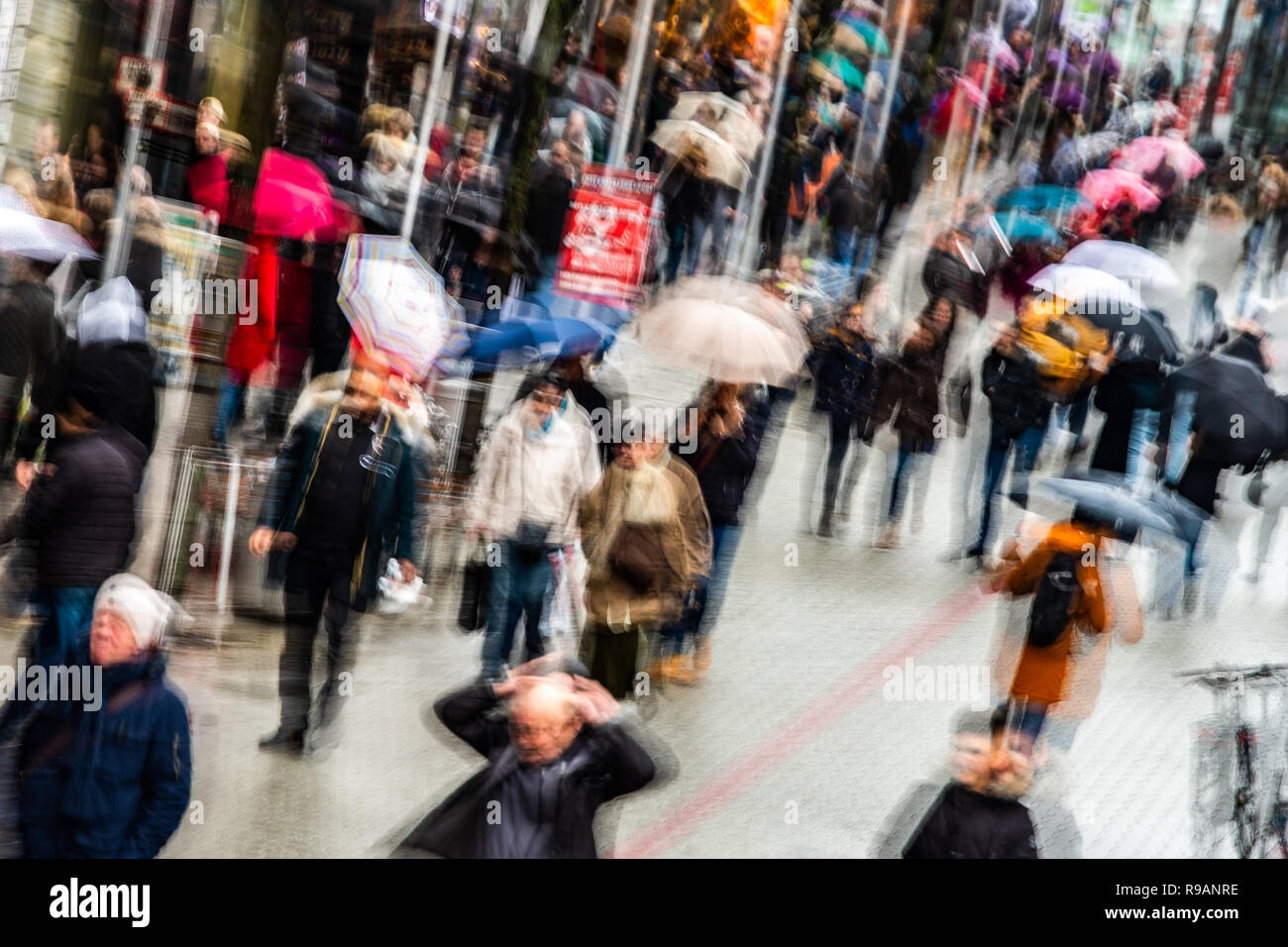 Umbrellas crowd hi-res stock photography and images - Alamy