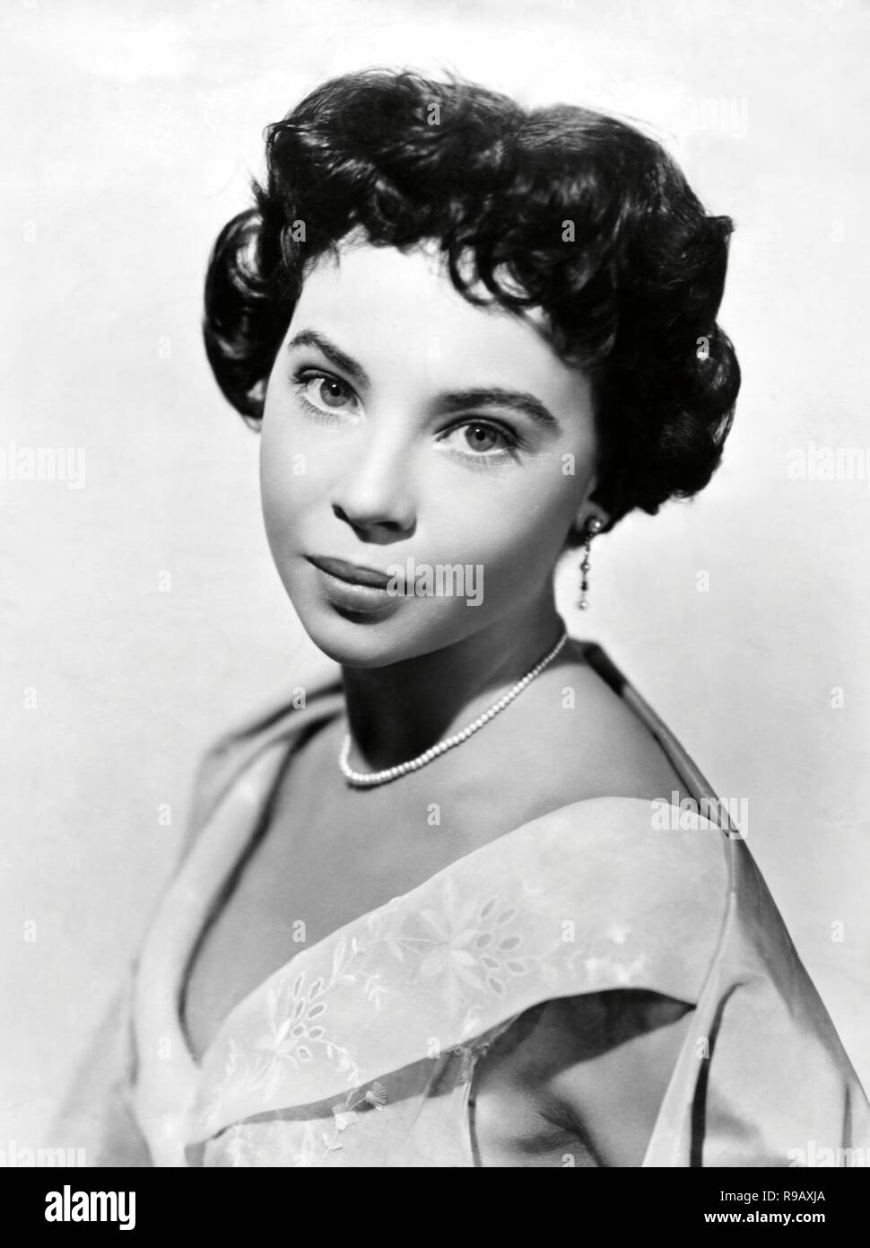 Leslie caron portrait hi-res stock photography and images - Alamy