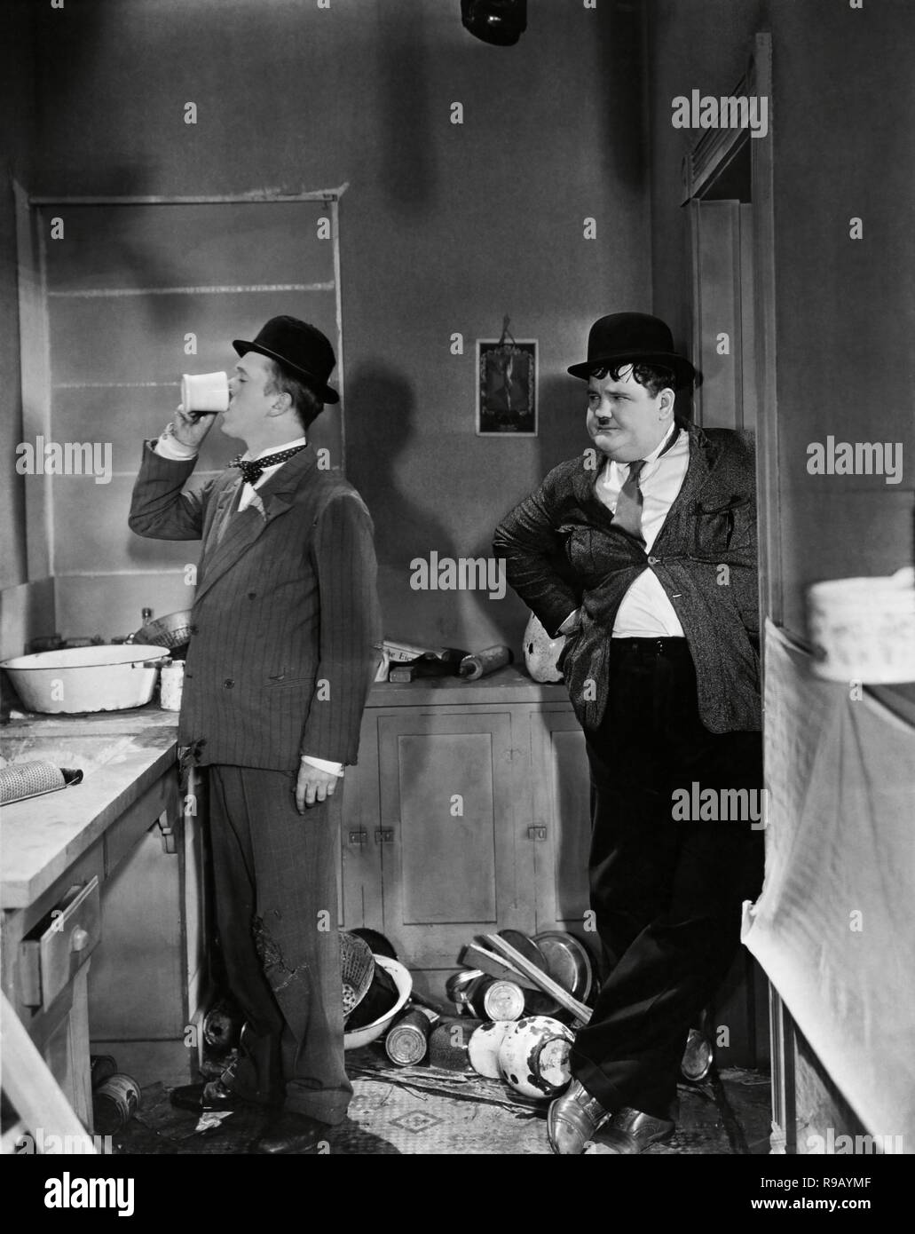Stan laurel and oliver hardy 1930s hi-res stock photography and images ...