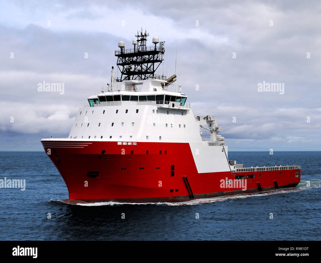 Anchor handling vessel hi-res stock photography and images - Alamy