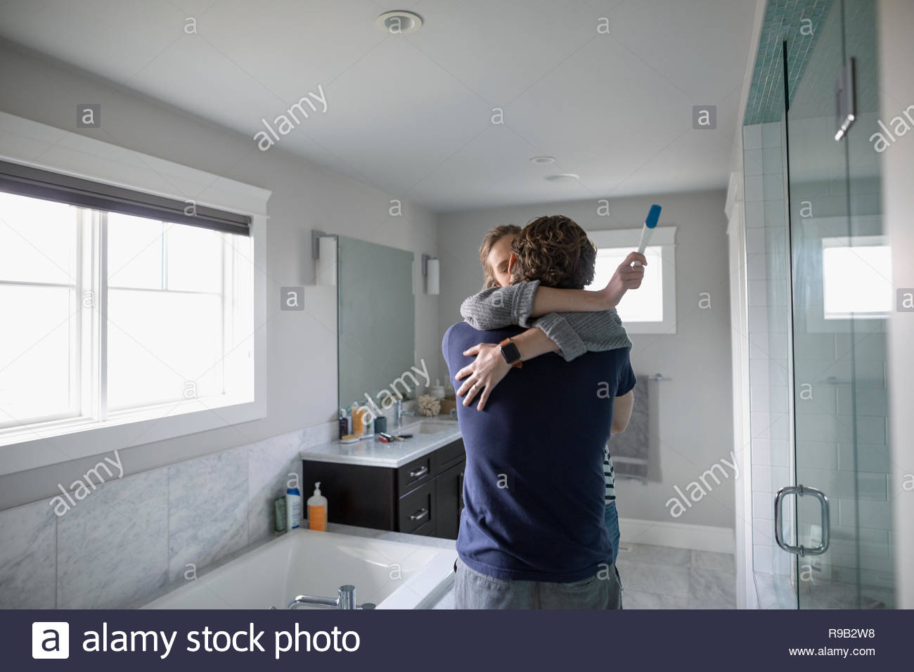 Man kissing woman in bathroom hi-res stock photography and images - Alamy