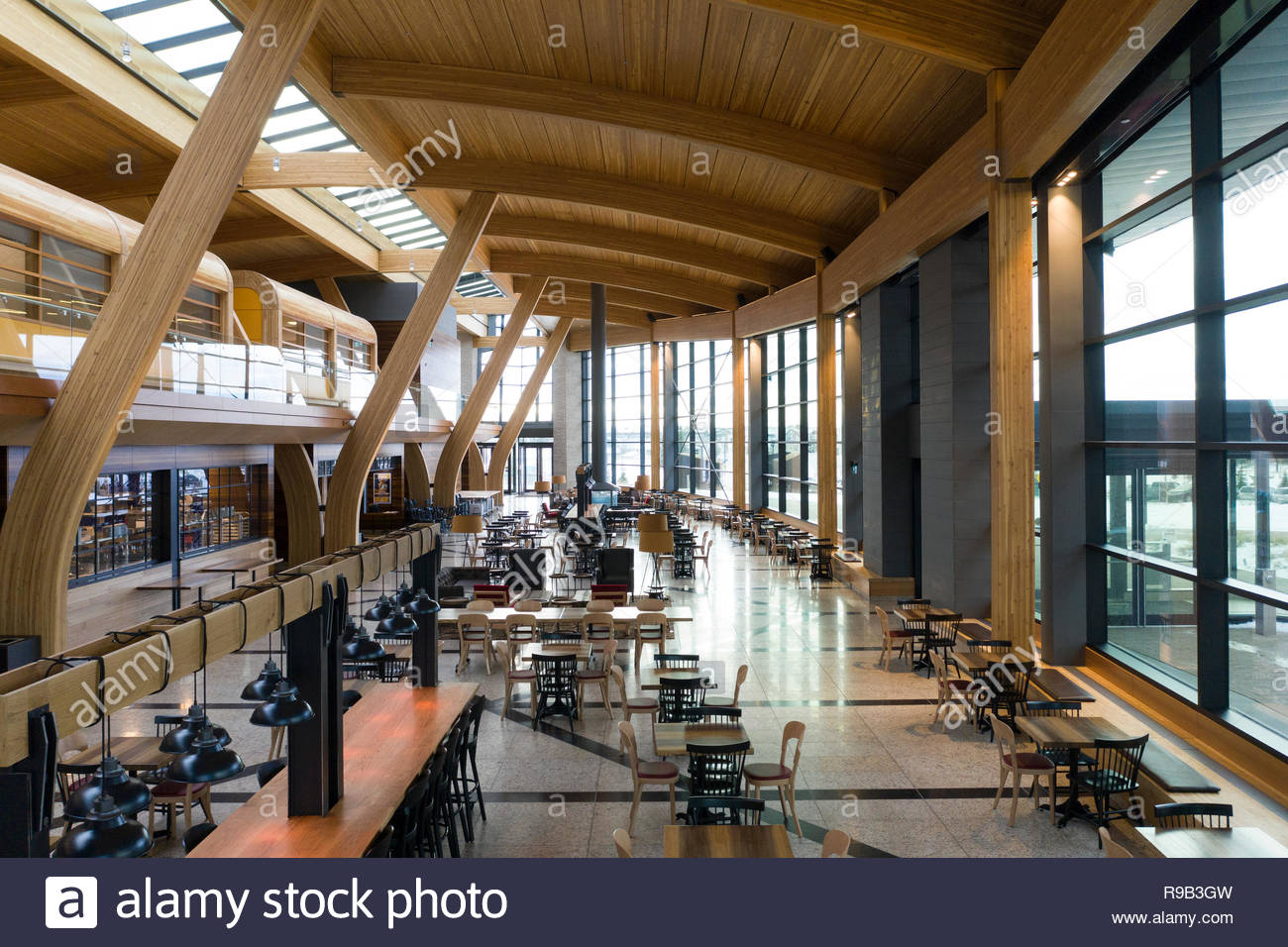 Modern office architecture atrium hi-res stock photography and images ...