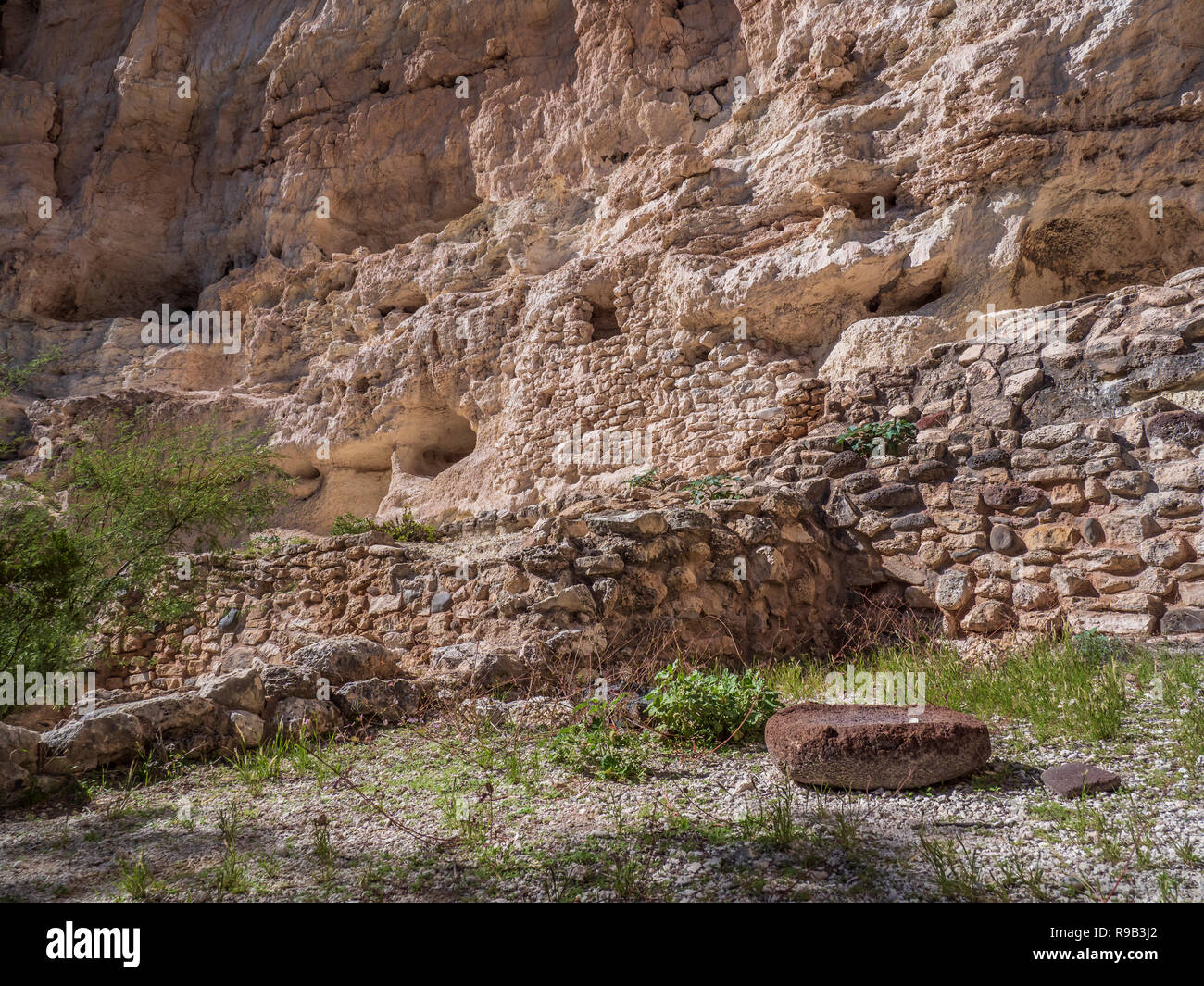 Southern Sinagua pueblo Indian ruins, Montezuma Castle National ...