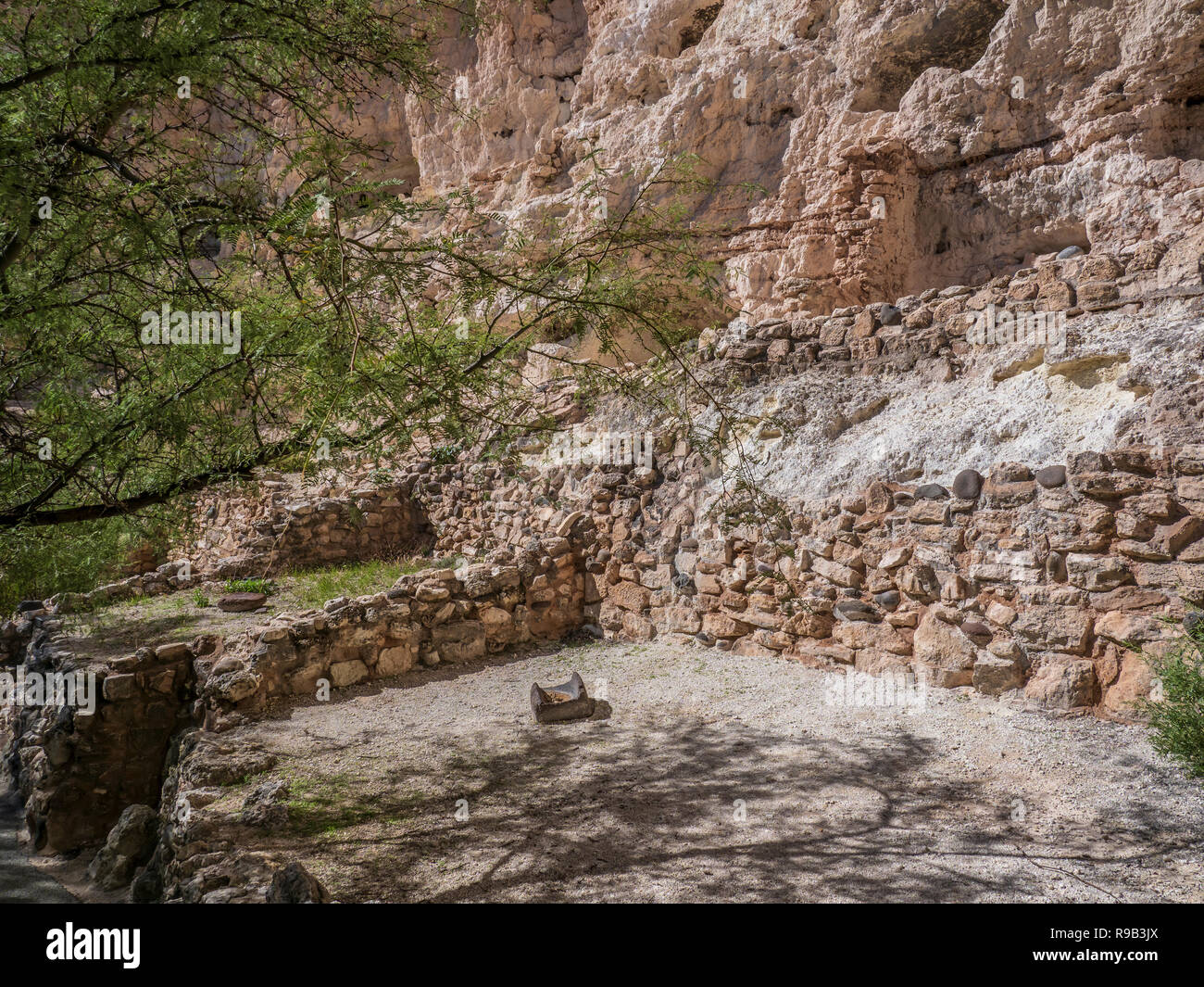 Southern Sinagua pueblo Indian ruins, Montezuma Castle National ...